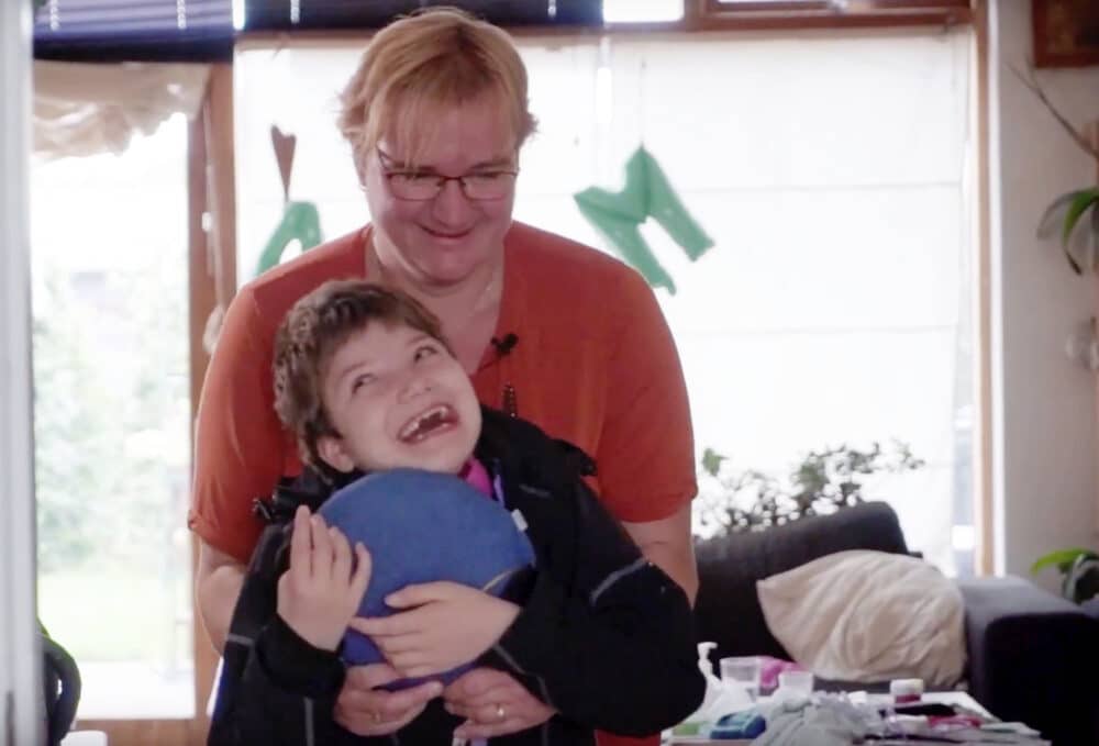 VIDEO: Child with autism finds peace and comfort with inmuRELAX ...